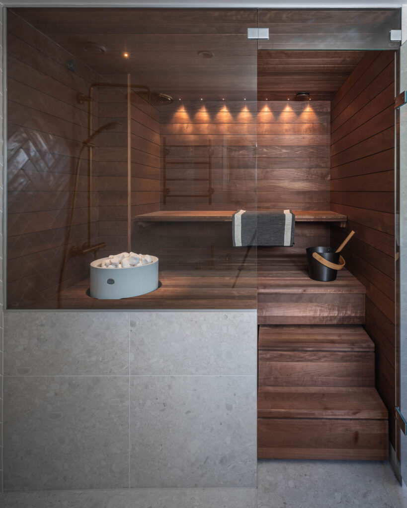 Tumma 15x120 STS paneeli, lämpökäsitelty haapa