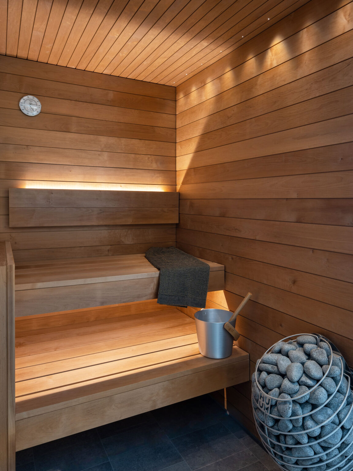 15x120 STS paneeli, lämpökäsitelty tervaleppä.